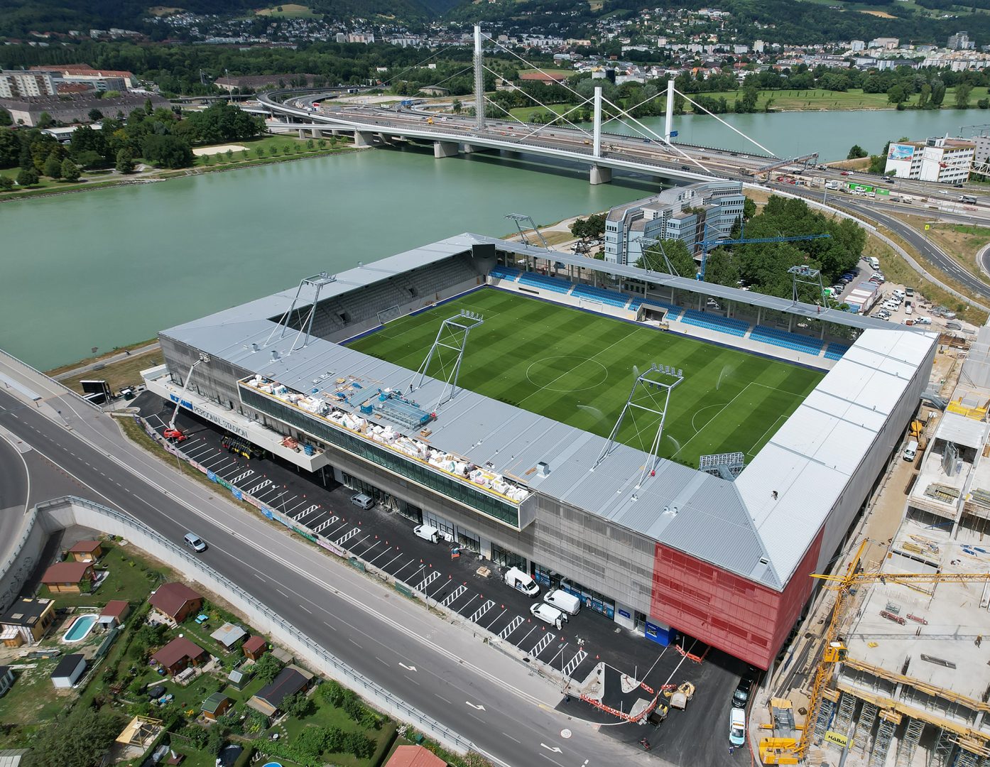 Blau-Weiß Linz eröffnet neues Donaupark-Stadion Blau-Weiß Linz eröffnet neues Donaupark-Stadion