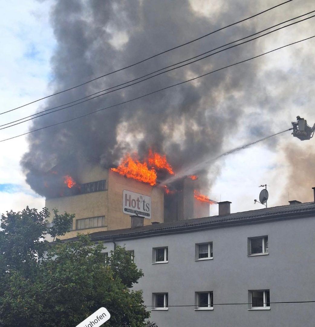 Großbrand in Pellets Firma in Mattighofen | Life Radio